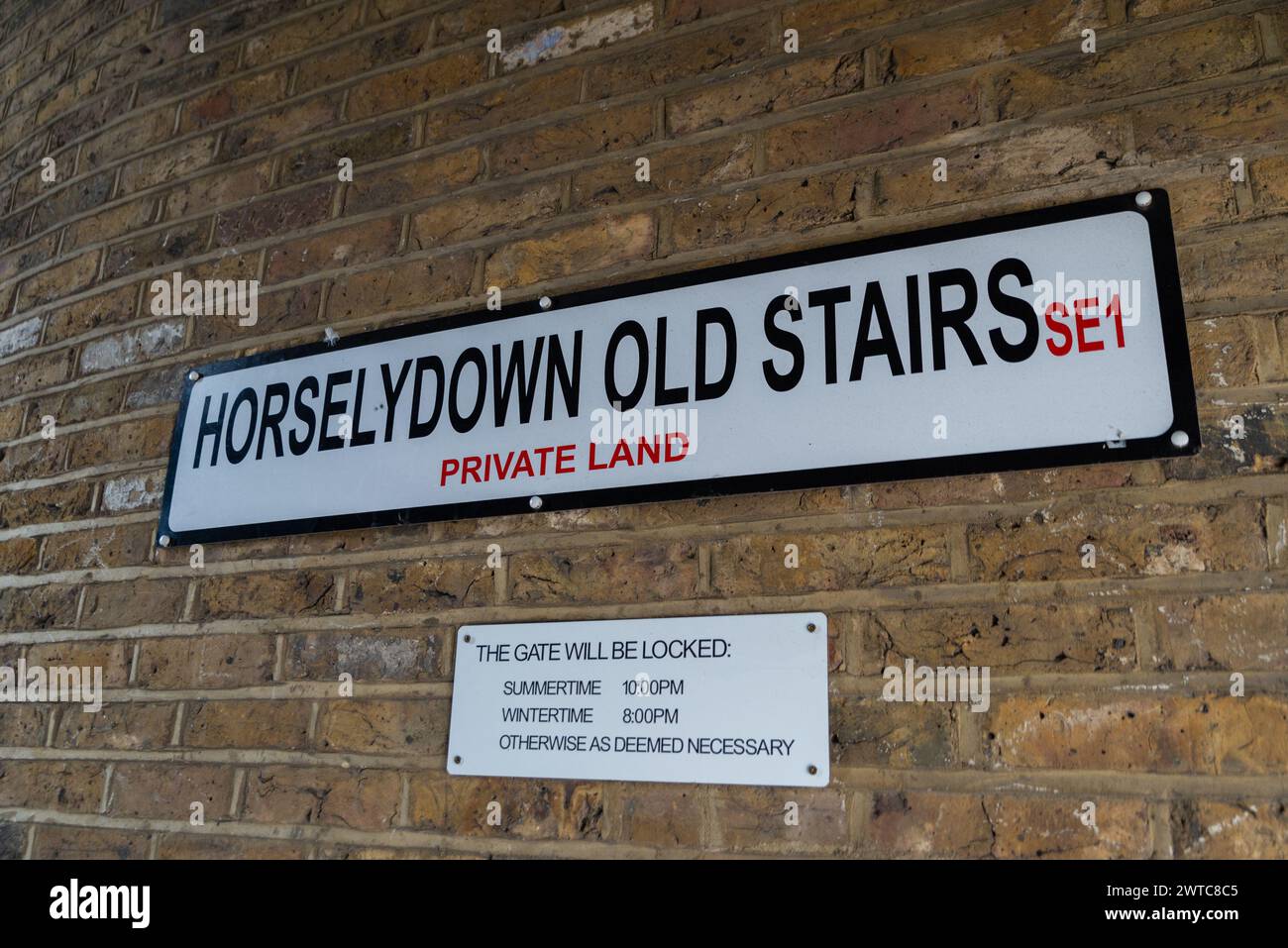 Old access sign hi-res stock photography and images - Alamy