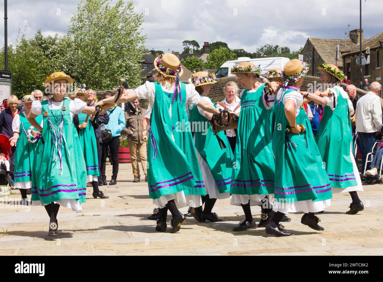 Traditional dancing at the Skipton day of dance Stock Photo - Alamy