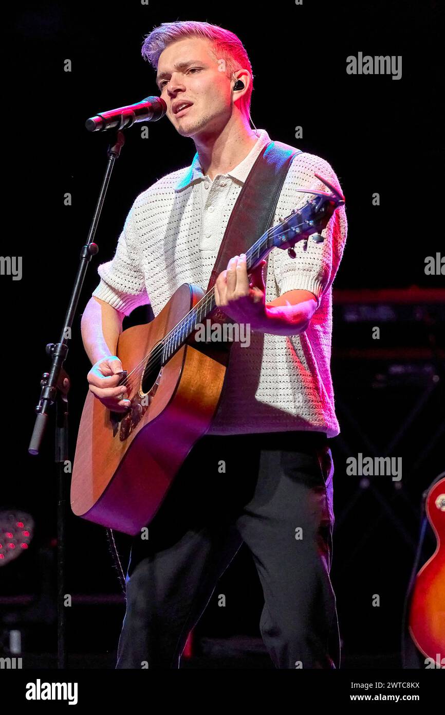 Thomas Danninger von Zweikanalton live im Theater am Aegi . Hannover ...