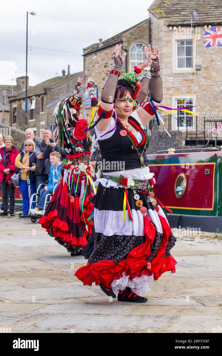 400 Roses and traditional dancing at the Skipton day of dance Stock ...