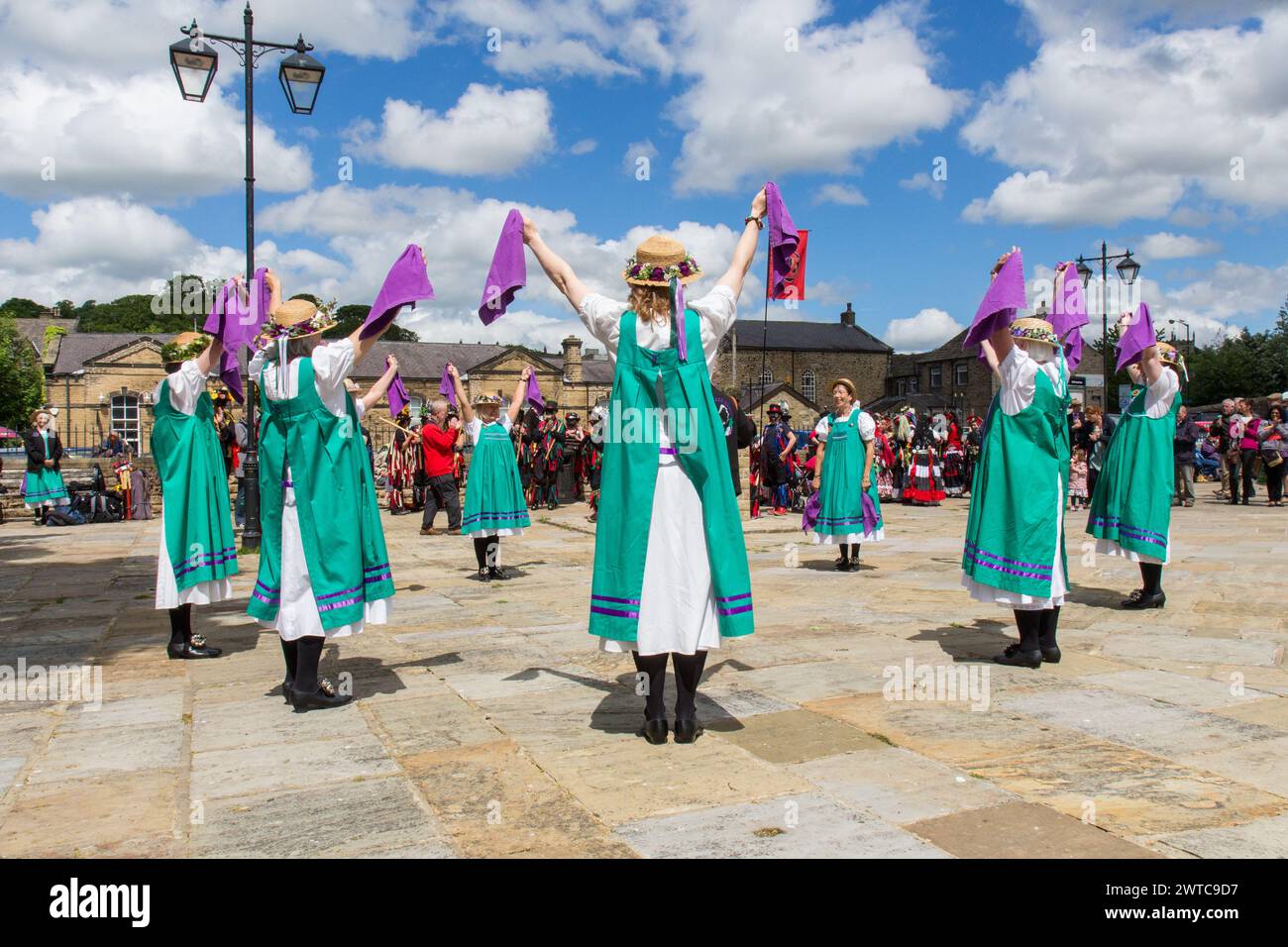 Traditional dancing at the Skipton day of dance Stock Photo - Alamy