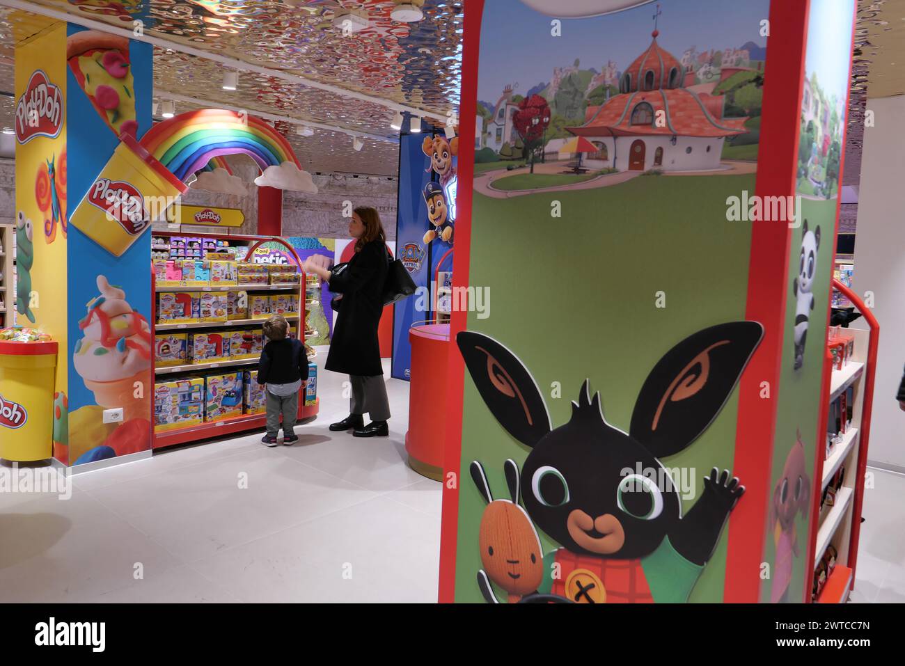 AN INTERNAL VIEW OF THE HAMLEYS TOY STORE LOCATED IN THE SORDI GALLERY ...