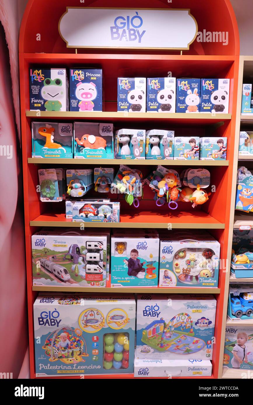 GIO' BABY TOY BOXES ON DISPLAY INSIDE THE HAMLEYS TOY STORE Stock Photo ...