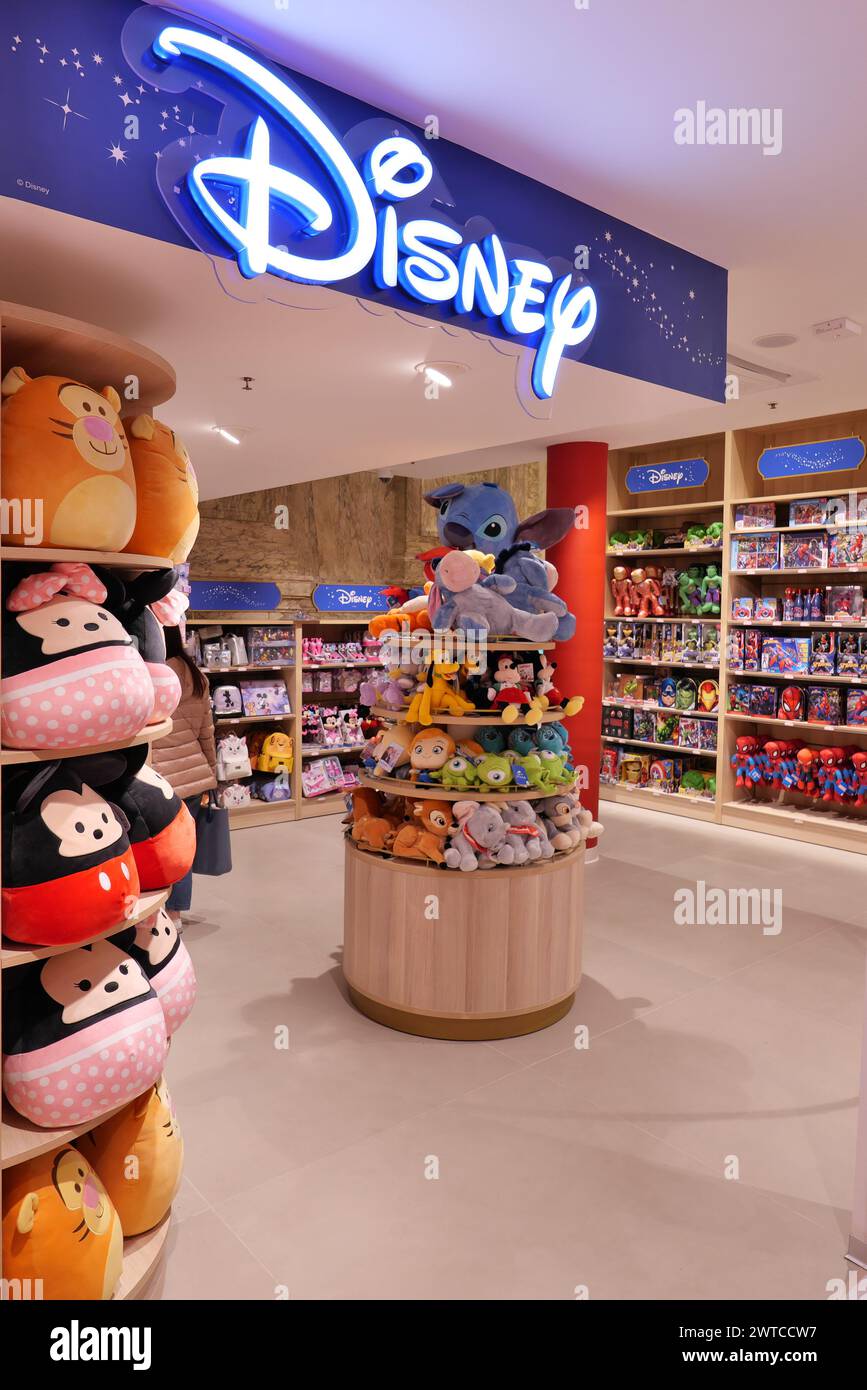 DISNEY GAME BOXES ON DISPLAY INSIDE THE HAMLEYS TOY STORE Stock Photo ...