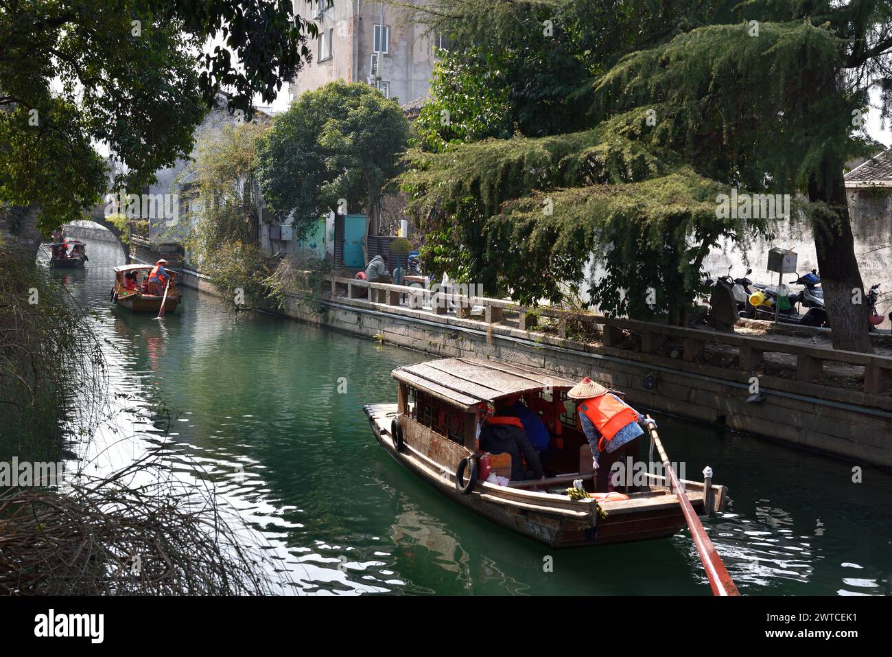 Chinese corridor in Suzhou classical garden Stock Photo - Alamy