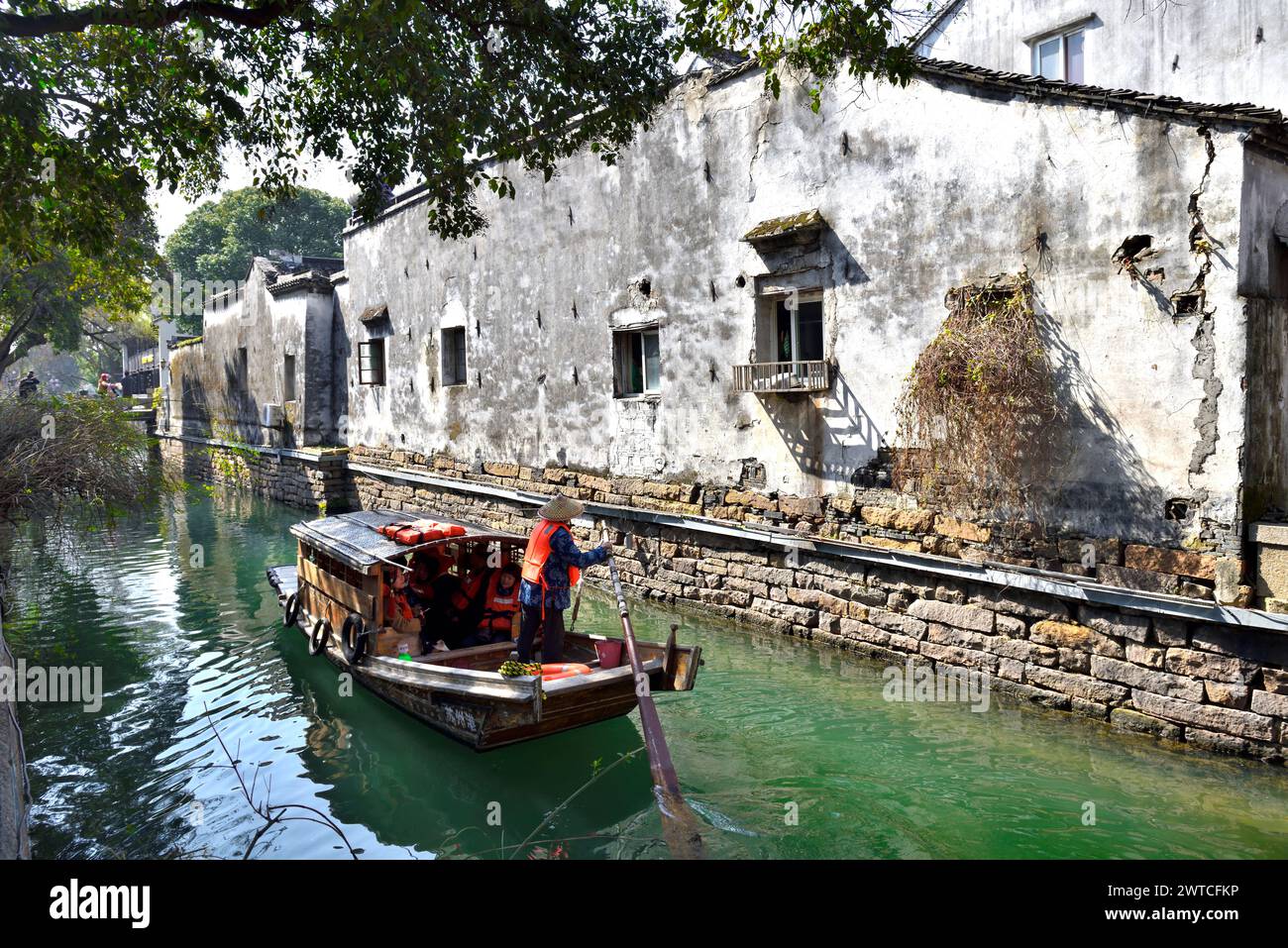 Chinese corridor in Suzhou classical garden Stock Photo - Alamy