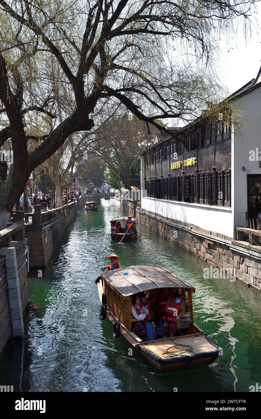 Chinese corridor in Suzhou classical garden Stock Photo - Alamy