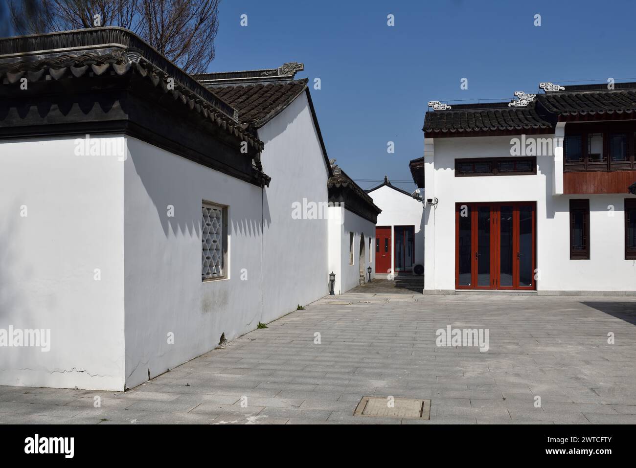 Chinese corridor in Suzhou classical garden Stock Photo - Alamy