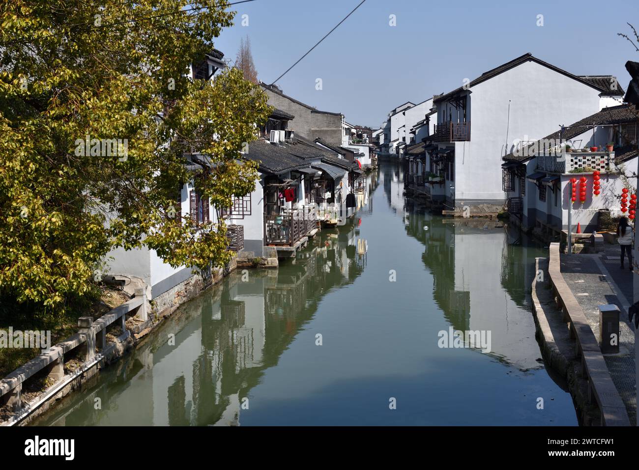 Chinese corridor in Suzhou classical garden Stock Photo - Alamy