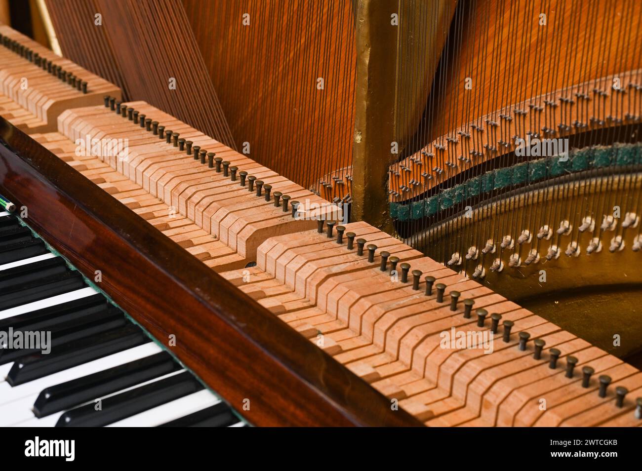 Hammer technique hi-res stock photography and images - Alamy