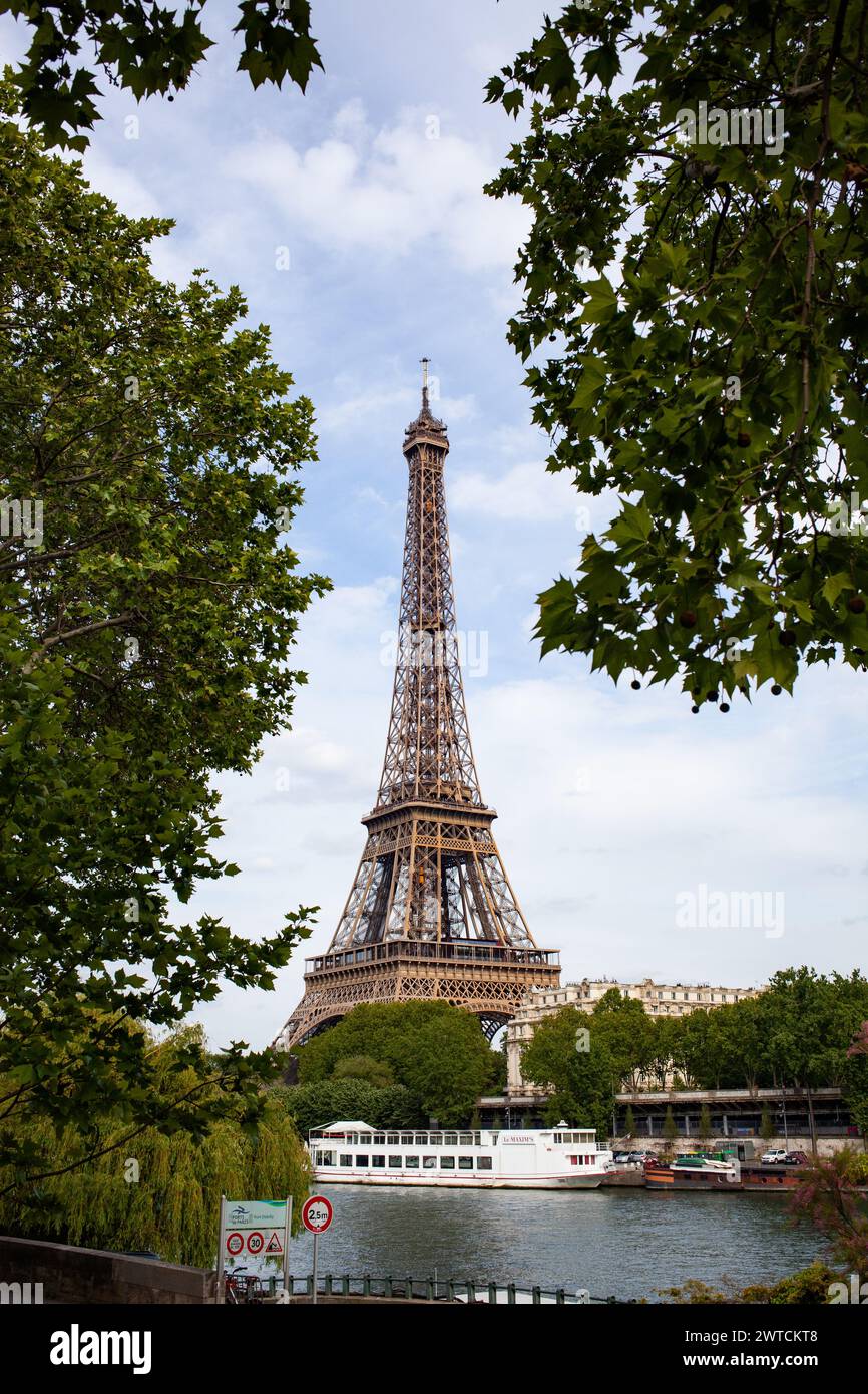 iconic Eiffel tower, Paris, France Stock Photo - Alamy