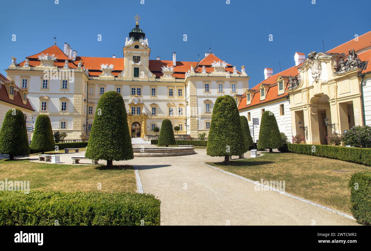 Chateau style mansion hi-res stock photography and images - Alamy