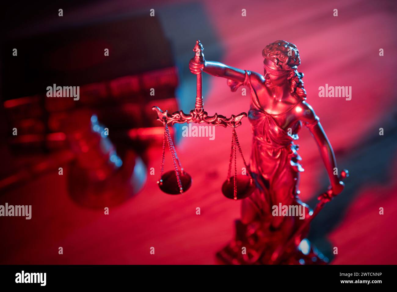 Blind justice symbol hi-res stock photography and images - Alamy