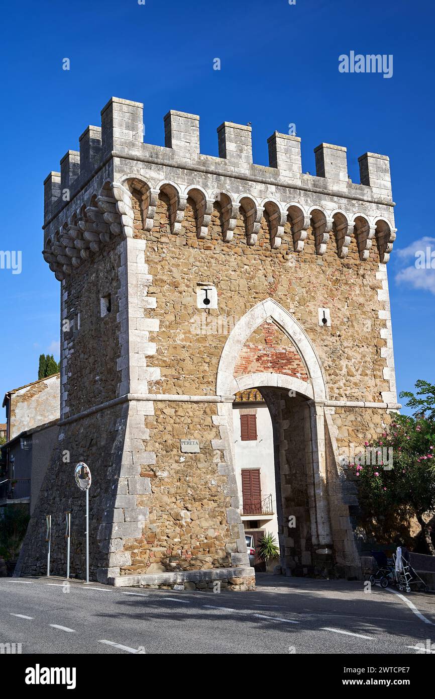 stone, medieval entrance gate to the city of Pereta in Tuscany Stock ...