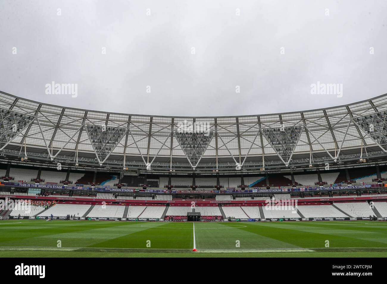 London stadium (west ham united) inside hi-res stock photography and ...