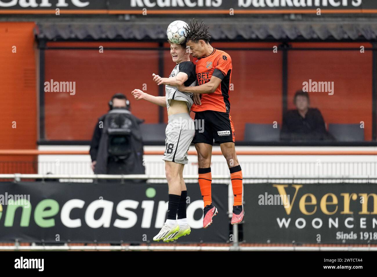 VOLENDAM - (l-r) David Moller Wolfe of AZ Alkmaar, Deron Payne of FC ...