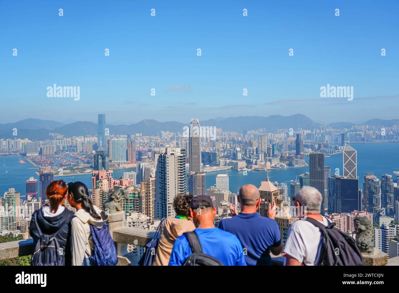 Panoramic of Hong Kong city view from Victoria Peak with a crowd of ...