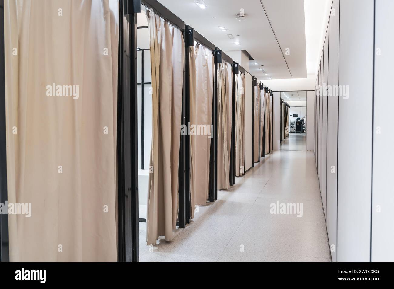 Curtain fitting hi-res stock photography and images - Alamy