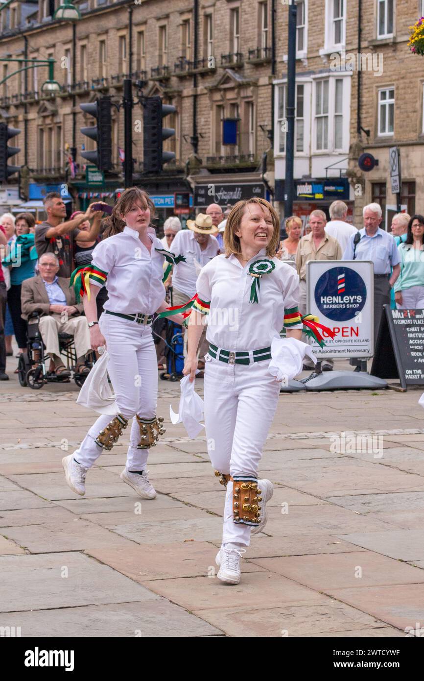 Windsor morris dancers hi-res stock photography and images - Alamy