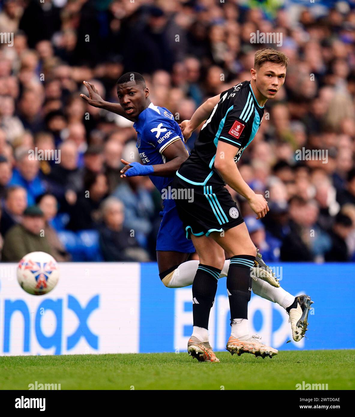 úLeicester City's Callum Doyle and Chelsea's Moises Caicedo during the ...