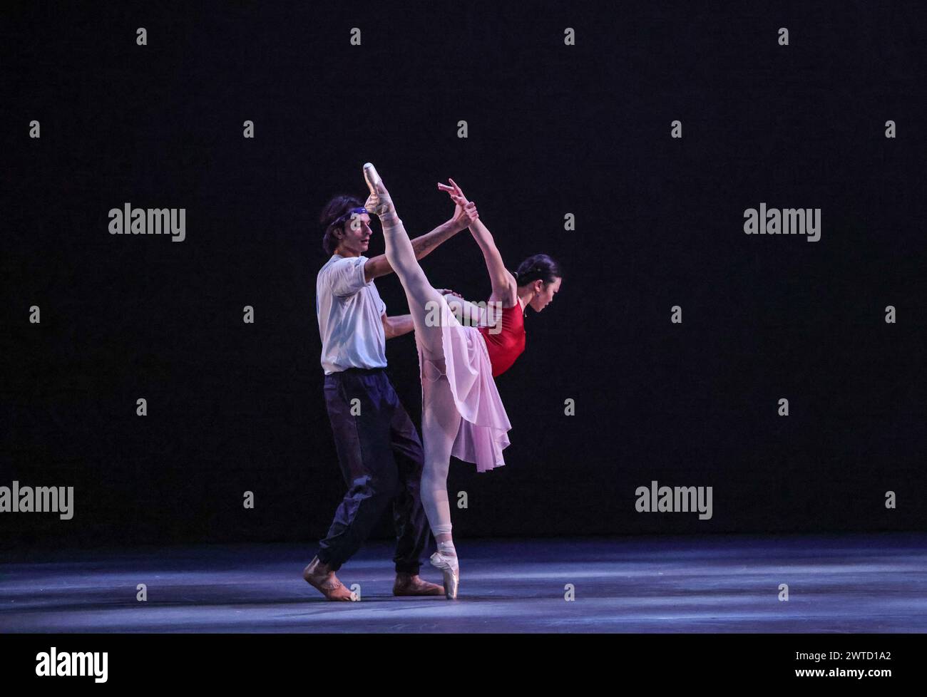 Ballet gala 2024 london coliseum hi-res stock photography and images ...