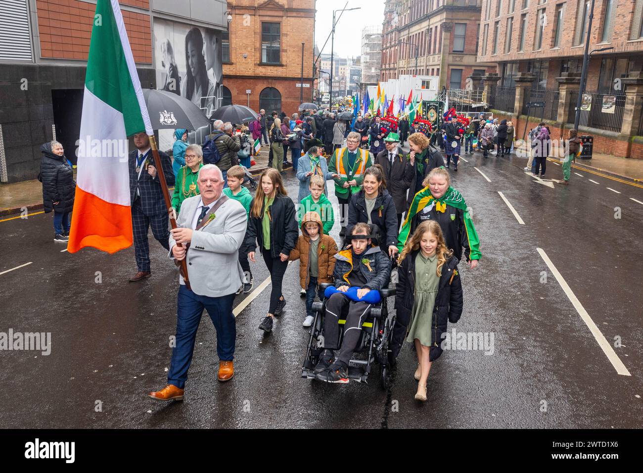 Leeds, UK. 17 MAR, 2023. Rob Burrows and Family lead the 2024 St ...
