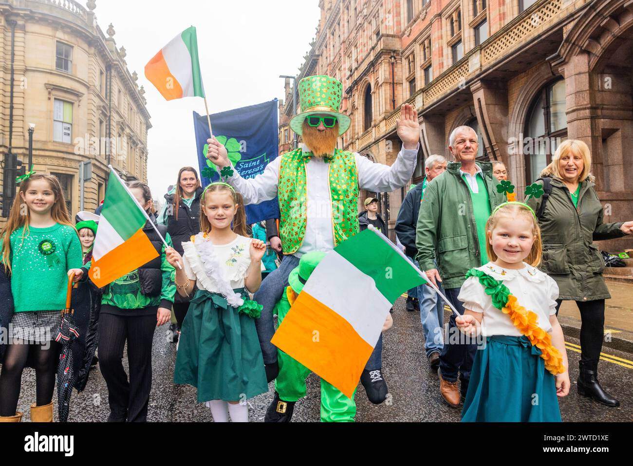 Leeds, UK. 17 MAR, 2023. Man dressed in green irish outfit with long ...