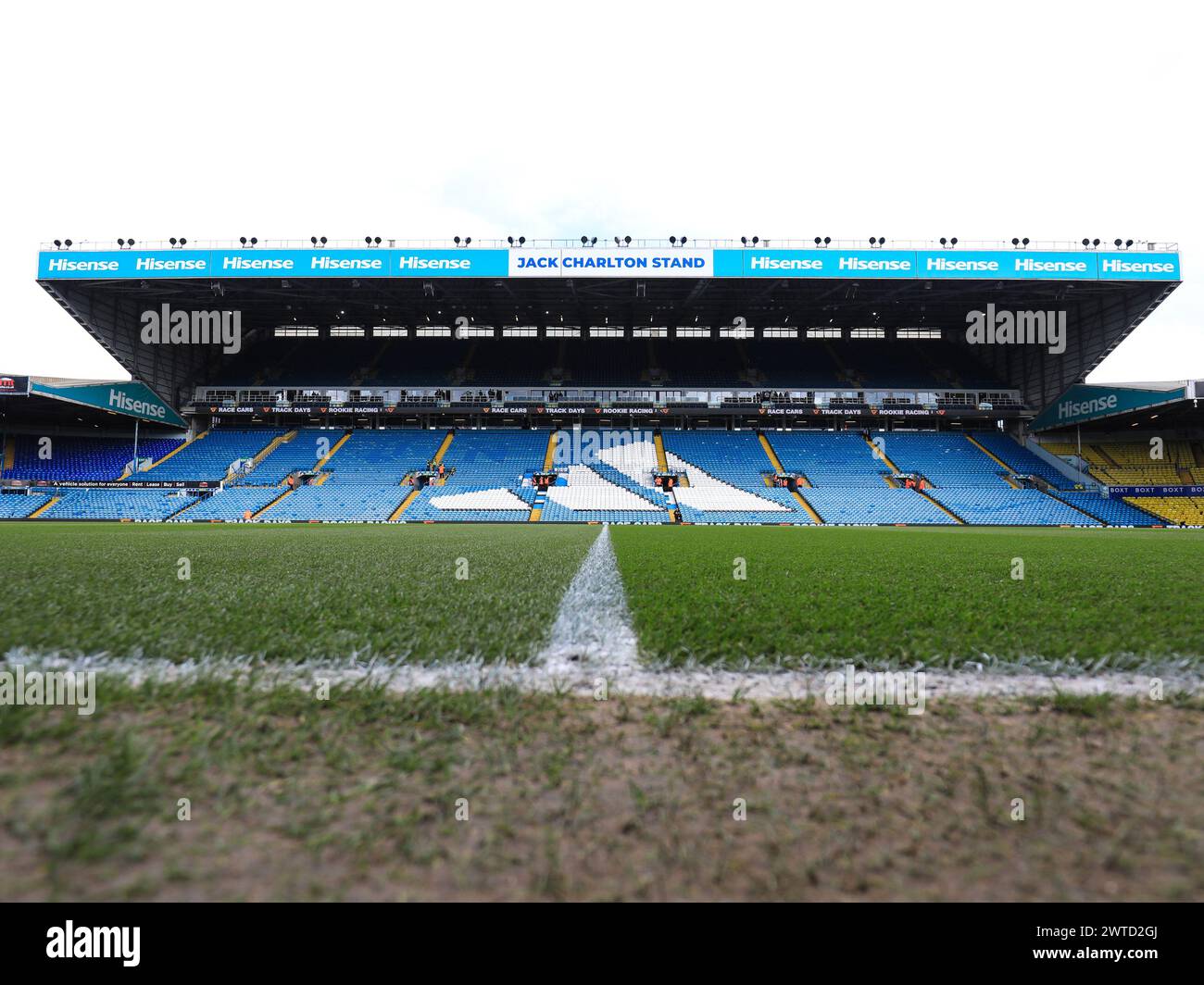 Elland road corner flag hi-res stock photography and images - Alamy
