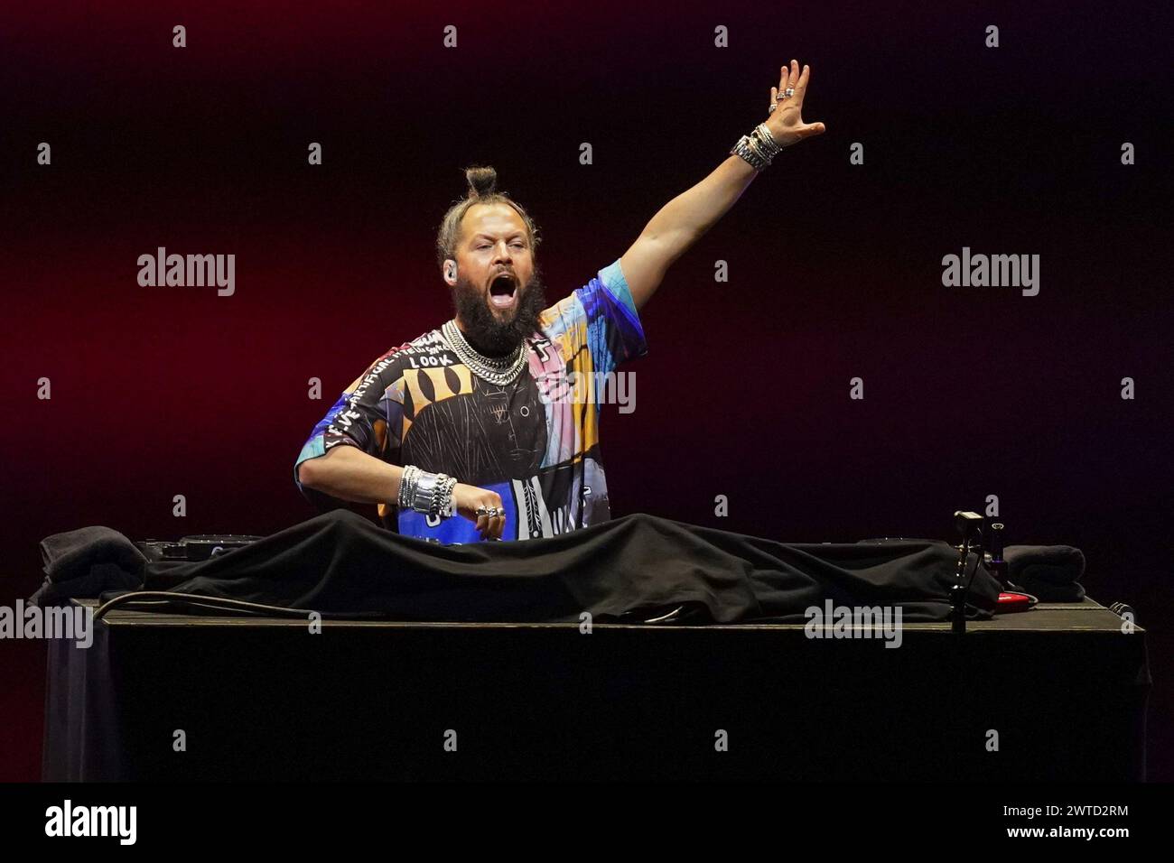 Dj la fuente playing music hi-res stock photography and images - Alamy