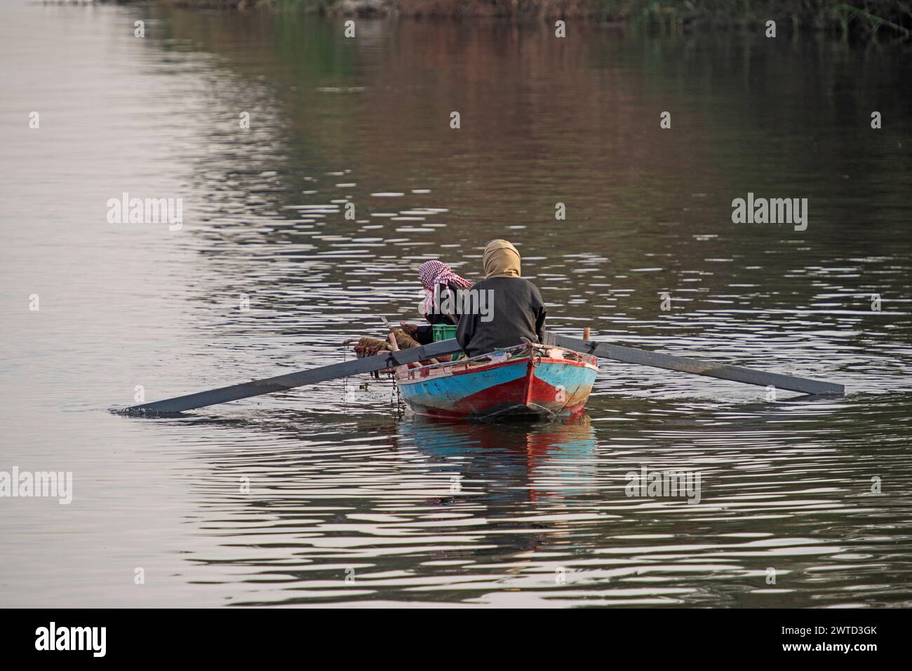 Traditional egyptian bedouin fisherman in rowing boat on river Nile ...