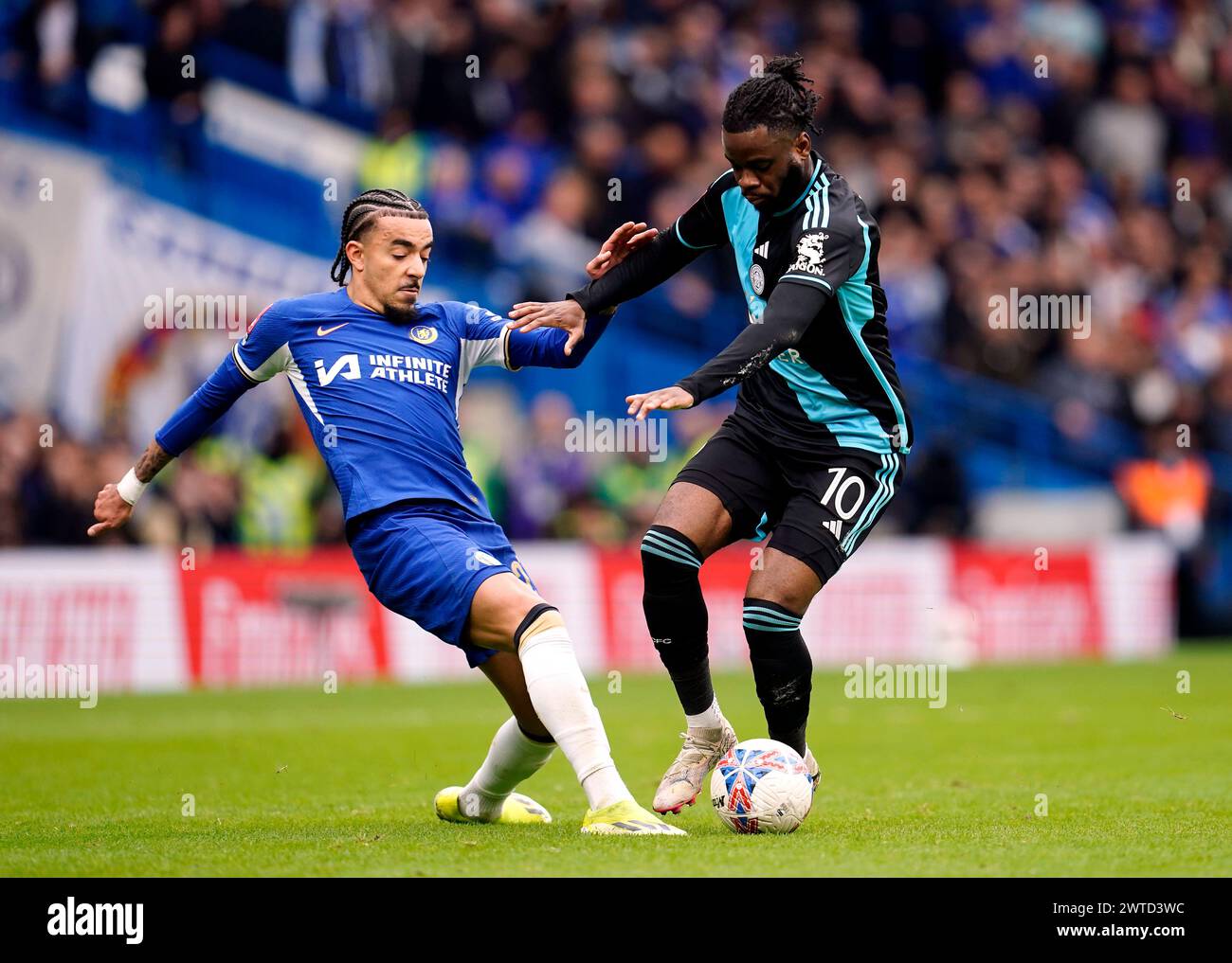 Chelsea's Malo Gusto and Leicester City's Stephy Mavididi (right ...