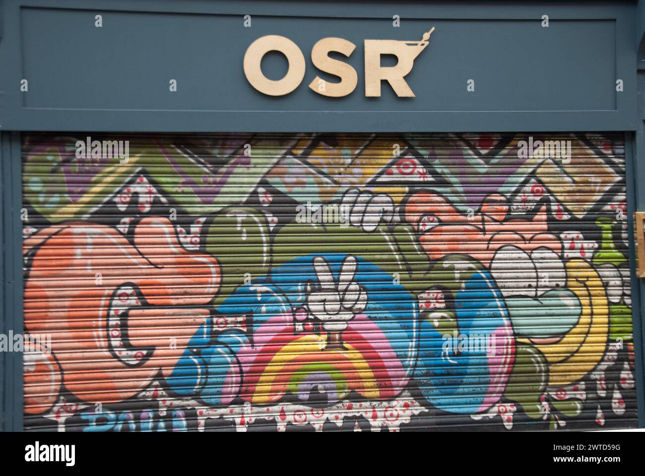 Graffiti artists at work hi-res stock photography and images - Alamy