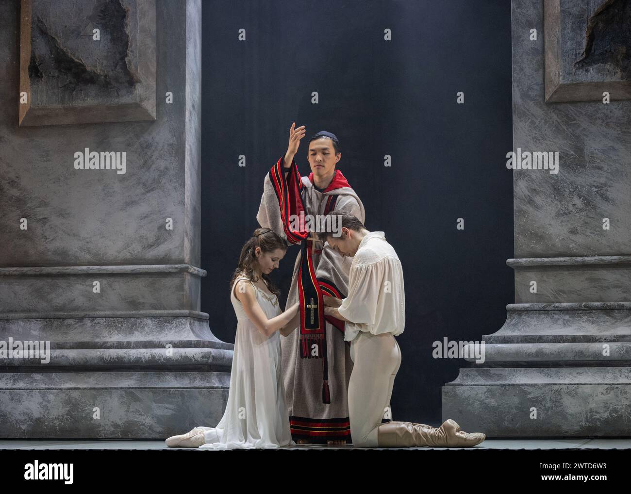 Northern Ballet Romeo and Juliet Leeds Grand Theatre 2024 Stock Photo ...
