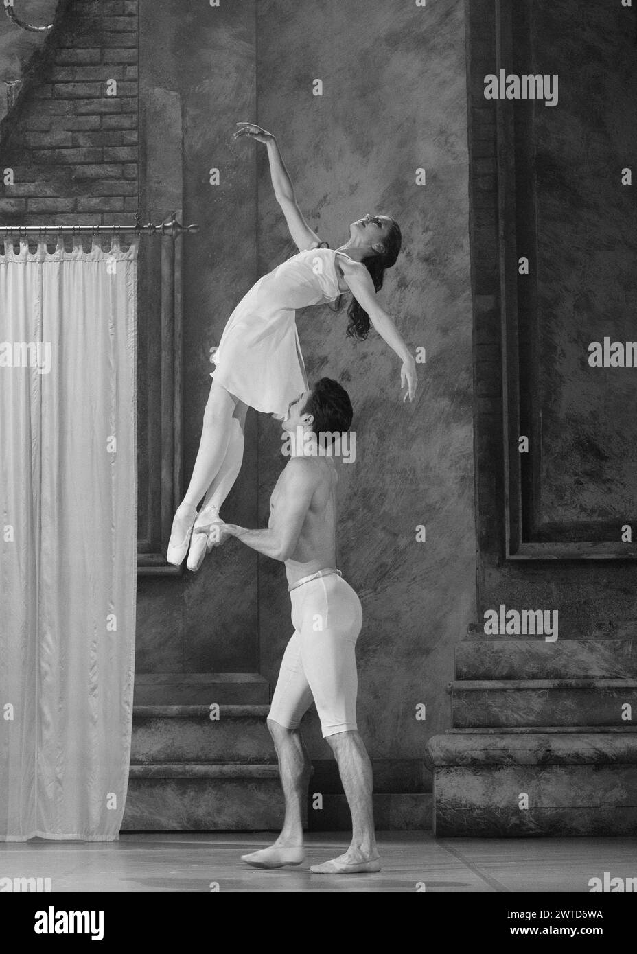 Northern Ballet Romeo and Juliet Leeds Grand Theatre 2024 Stock Photo ...