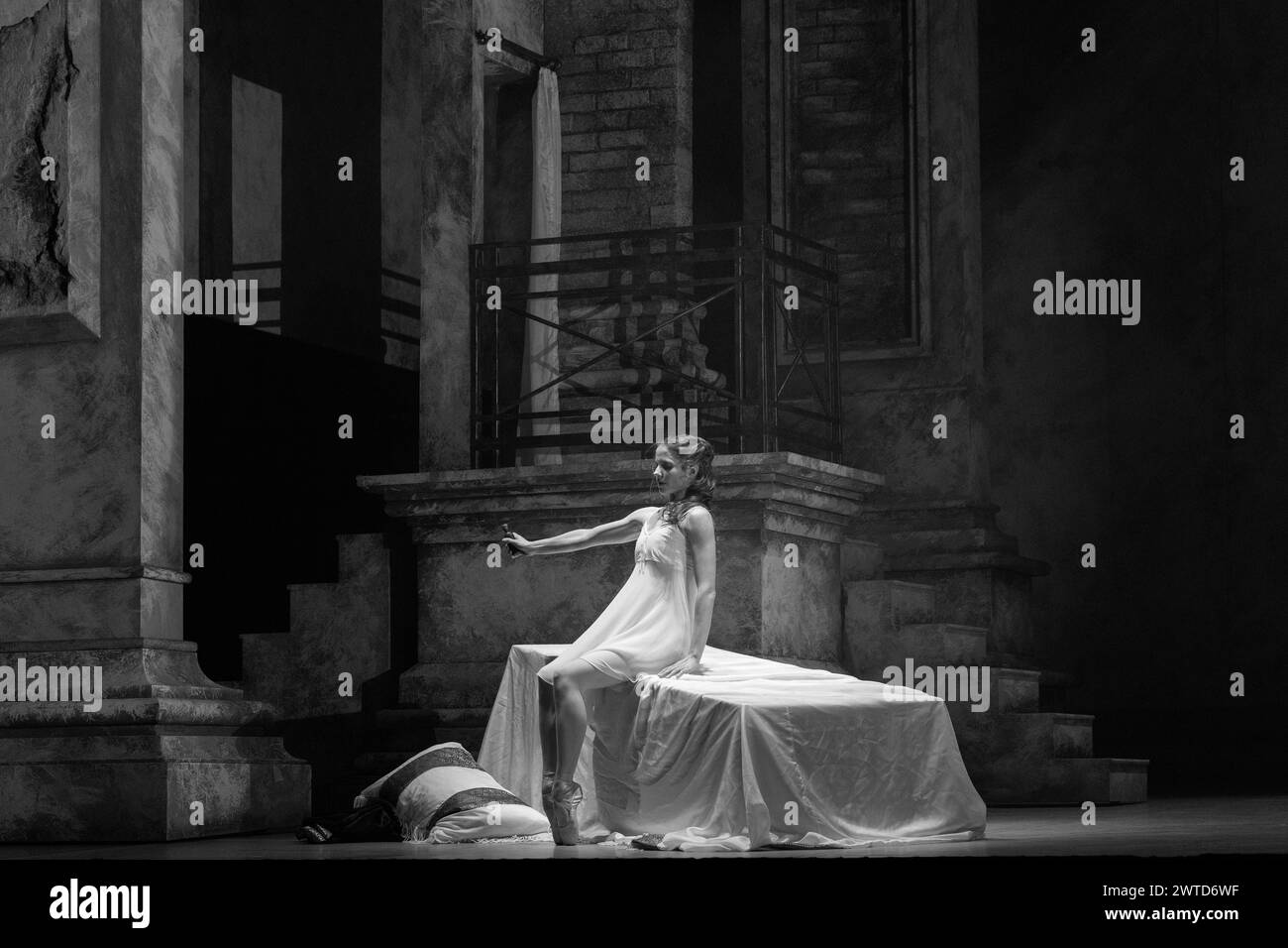 Northern Ballet Romeo and Juliet Leeds Grand Theatre 2024 Stock Photo ...