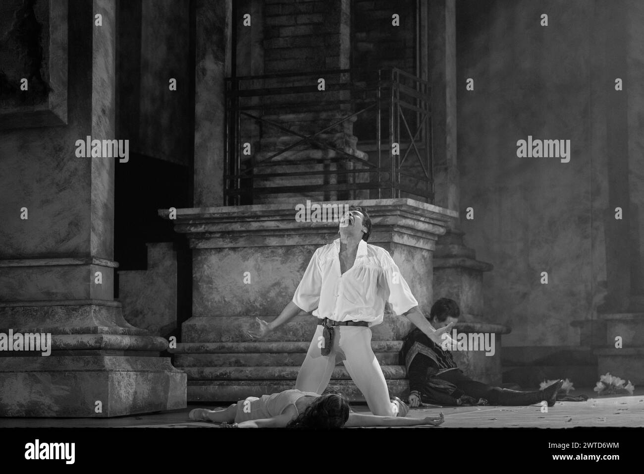 Northern Ballet Romeo and Juliet Leeds Grand Theatre 2024 Stock Photo ...