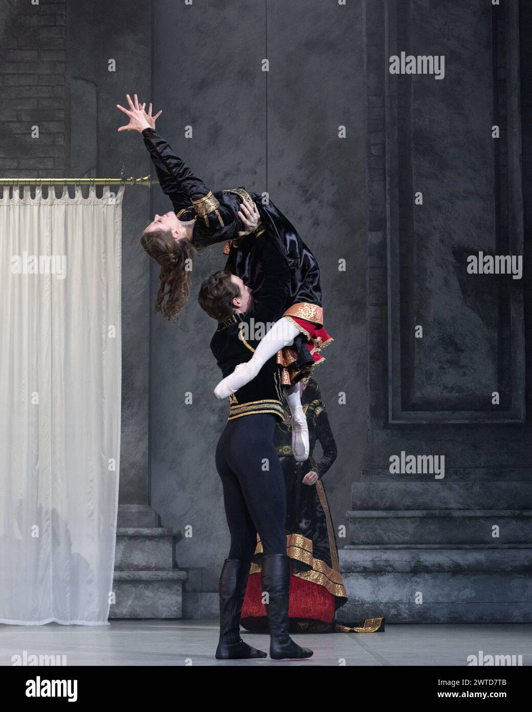 Northern Ballet Romeo and Juliet Leeds Grand Theatre 2024 Stock Photo ...