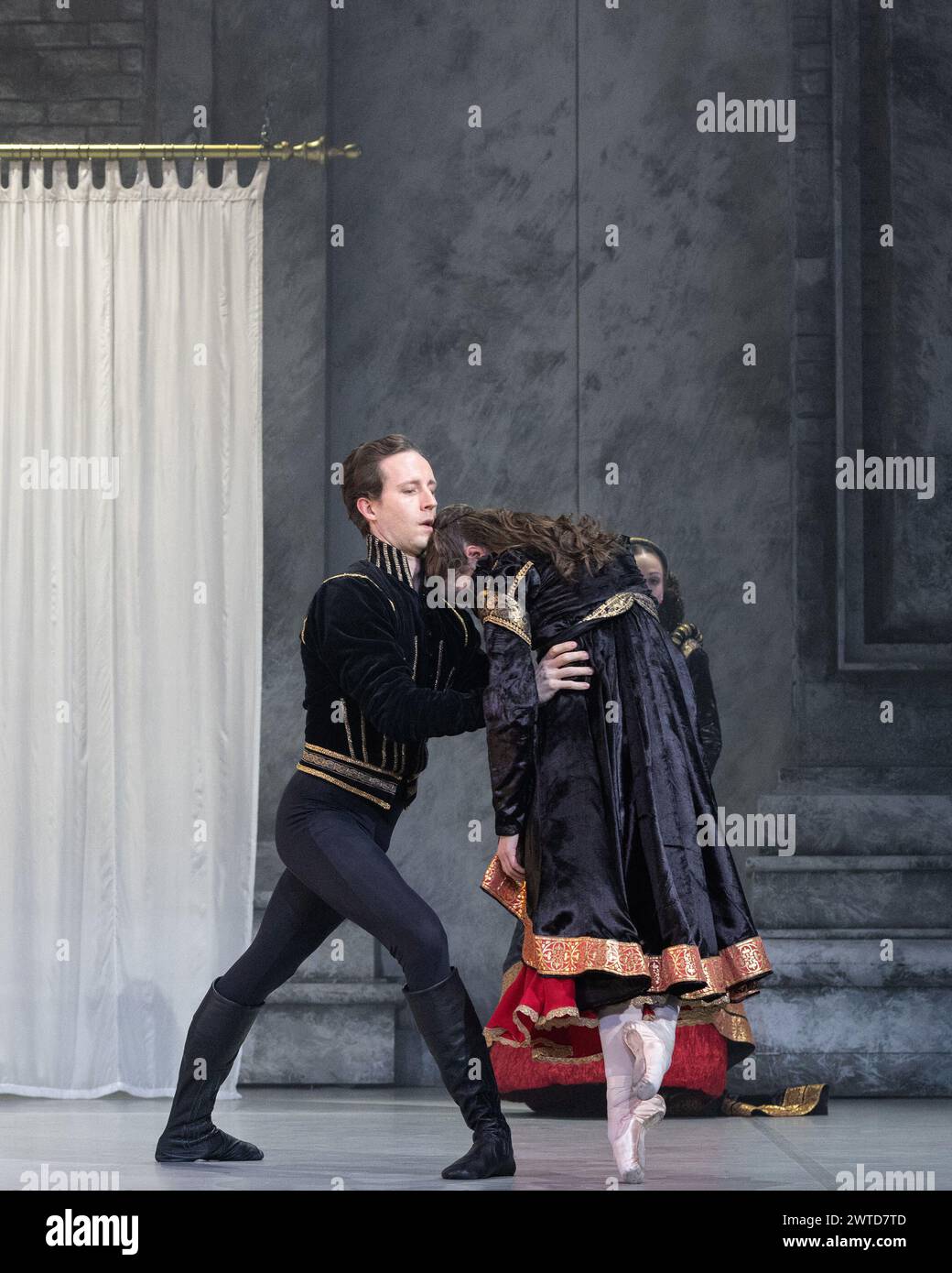 Northern Ballet Romeo and Juliet Leeds Grand Theatre 2024 Stock Photo ...
