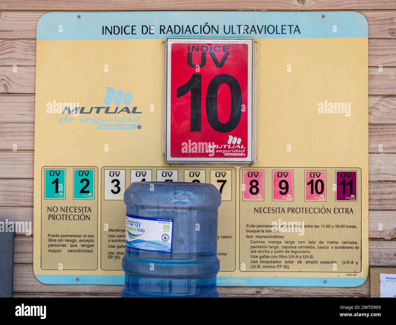 Sign with warning of high solar radiation, Parque Quilapilún de Anglo ...