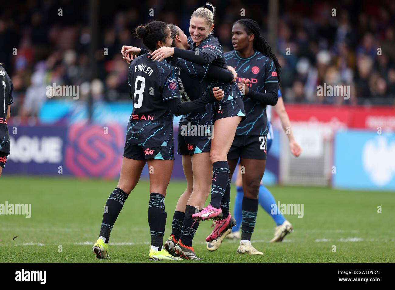 §Manchester City's Laura Coombs (centre right) celebrates with team ...