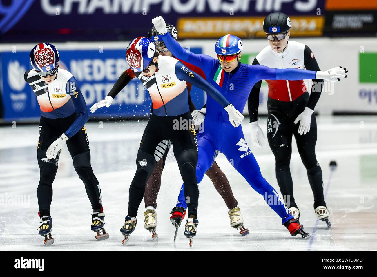 ROTTERDAM - (l-r) Ji Won Park (KOR), Pietro Sighel (ITA) during the semi-final 1000 meters men ...