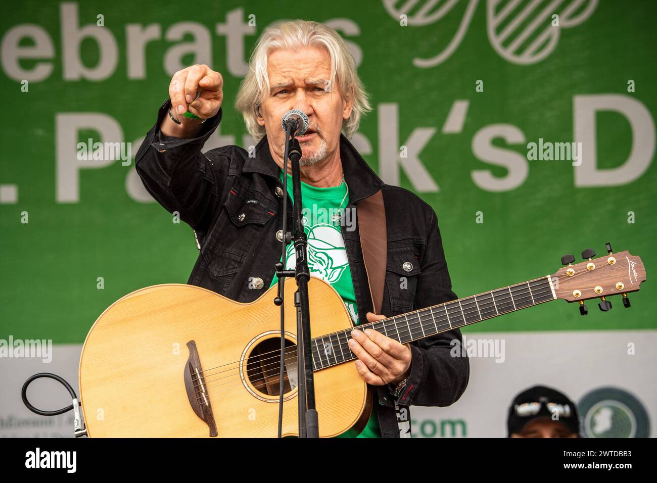 Johnny Logan, irischer Sänger, Auftritt beim St. Patrick s Day in ...
