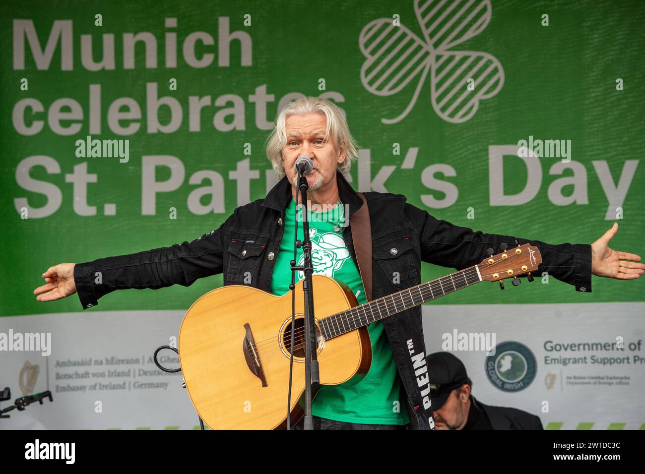 Johnny Logan, irischer Sänger, Auftritt beim St. Patrick s Day in ...