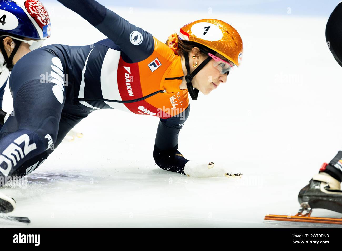 ROTTERDAM - Suzanne Schulting during the final 1000 meters at the World ...