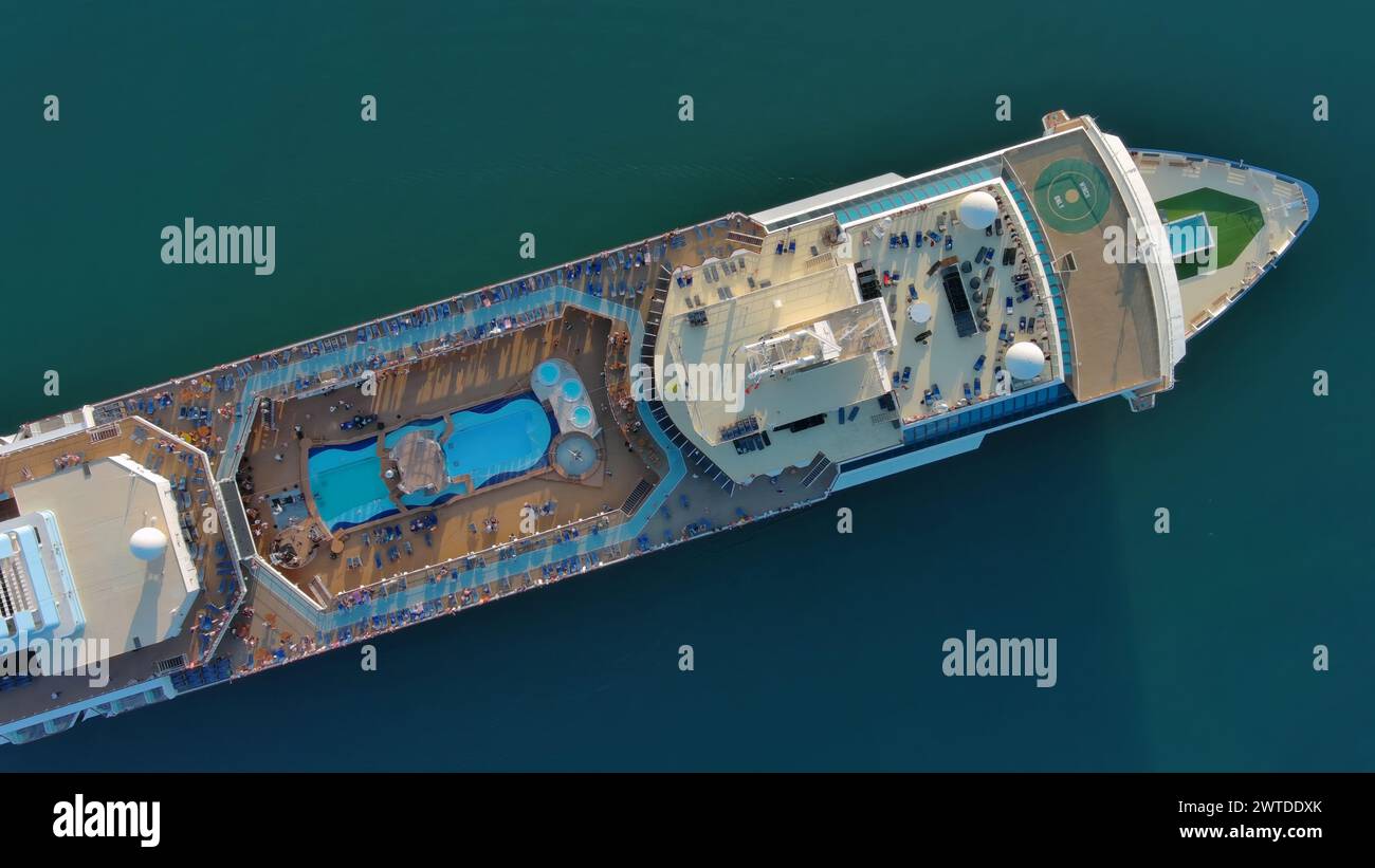Sailing cruise ship aerial top view Stock Photo - Alamy