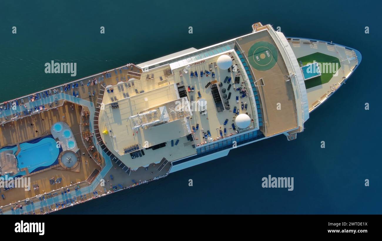 Sailing cruise ship aerial top view Stock Photo - Alamy