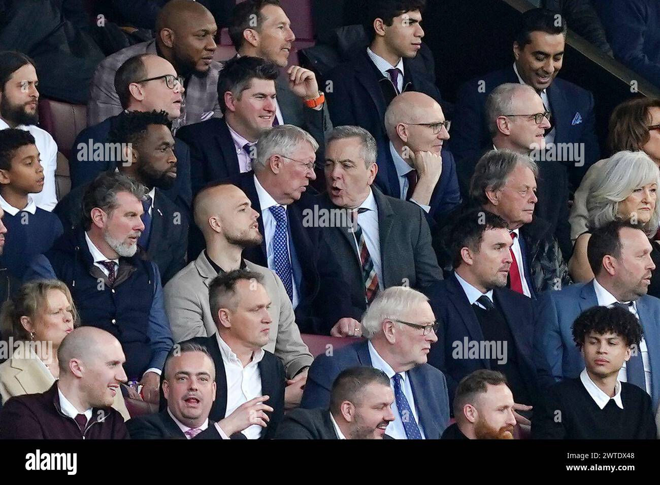 Former Manchester United manager Sir Alex Ferguson (centre left) with ...