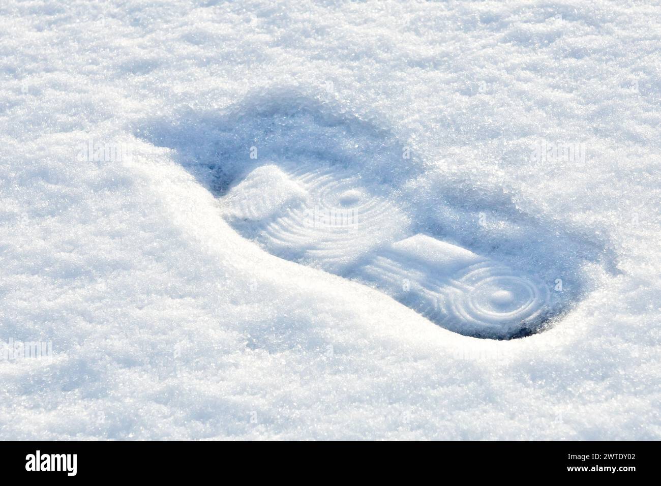 Boot print in snow hi-res stock photography and images - Alamy