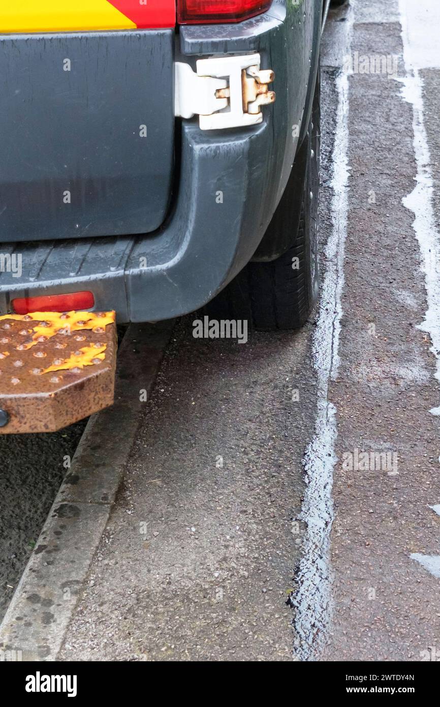 Pavement parking car parked hi-res stock photography and images - Alamy
