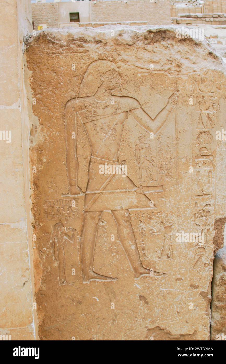 Egypt, Saqqara, near Unas causeway, ruins of the Khenu mastaba : Pillar ...